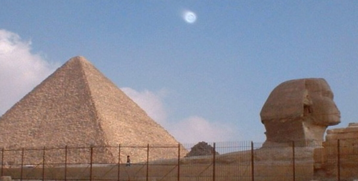 Orb Photographed over the Pyramids at Giza, Egypt - The Black Vault ...
